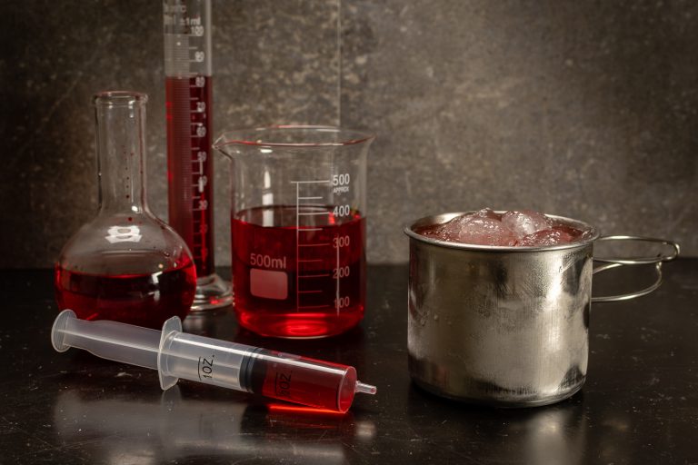 25 Horror Movie Cocktails and Drinks for a Creepy Halloween Movie Night