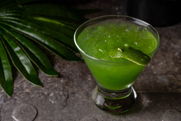 25 Horror Movie Cocktails and Drinks for a Creepy Halloween Movie Night